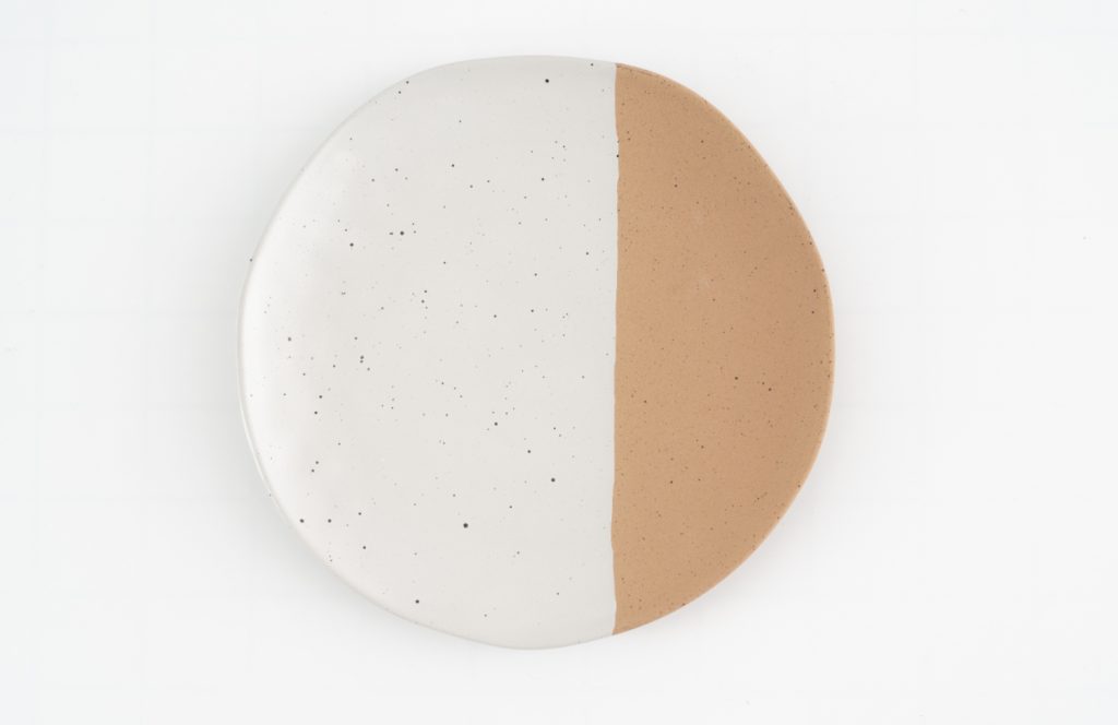 Milly Camel & Sand Dinner Plate S Buff - HOOGA